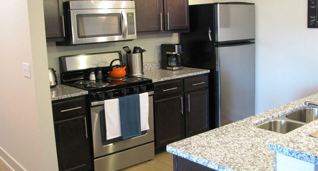 The Rocks Apartments Reviews - East Lansing, MI | 16970 Chandler Rd ...